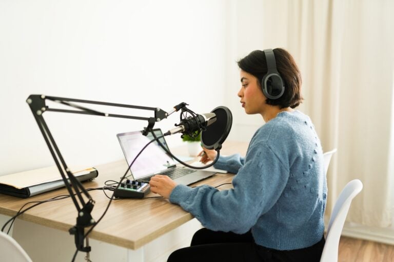 How to Become an Audiobook Narrator: A Beginner's Guide | Clever Girl ...